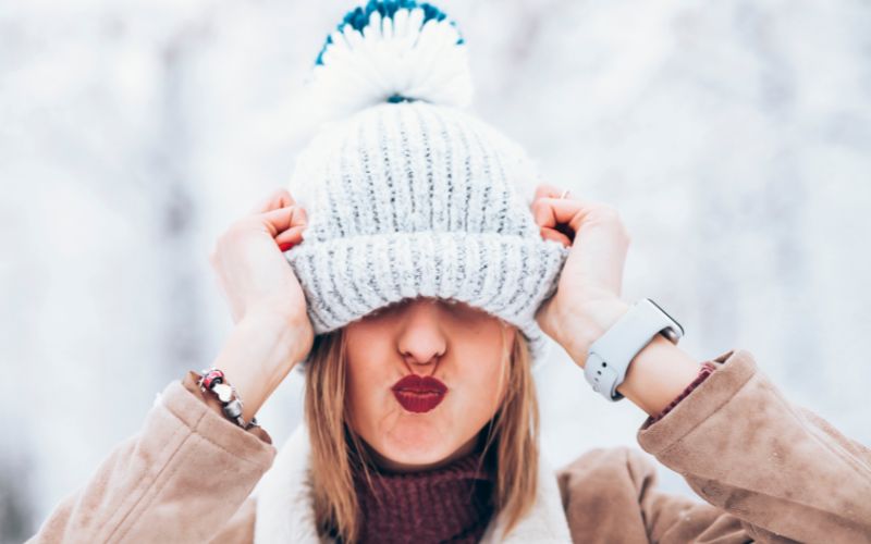 Les avantages santé des couvre-chefs en hiver - Casquettes Bonnets